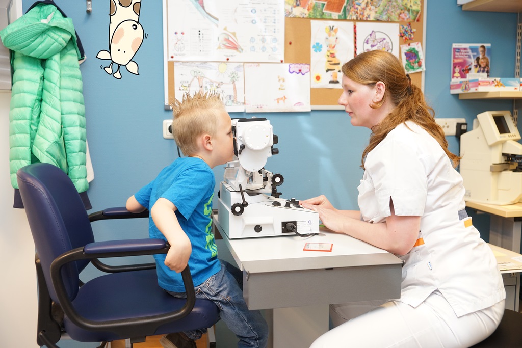 Fotoverslag Ik ga naar de orthoptist of oogarts bij poli Oogheelkunde